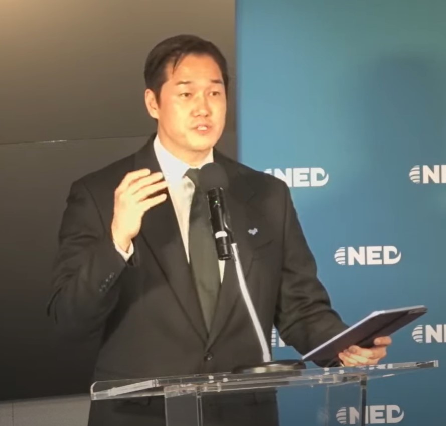Yoo Ji Tae Professor