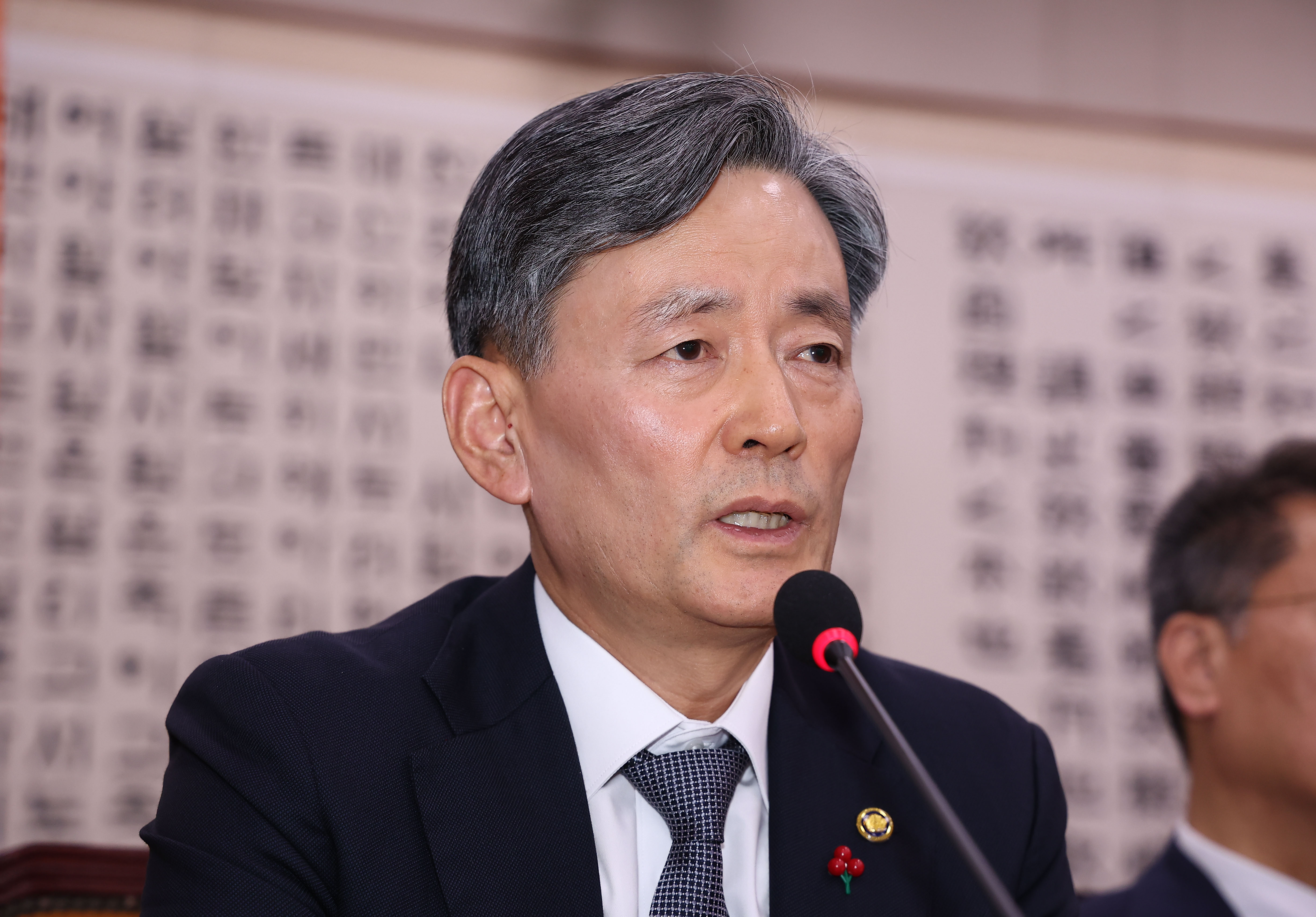 Myung Han's Instagram, Twitter & Facebook on IDCrawl