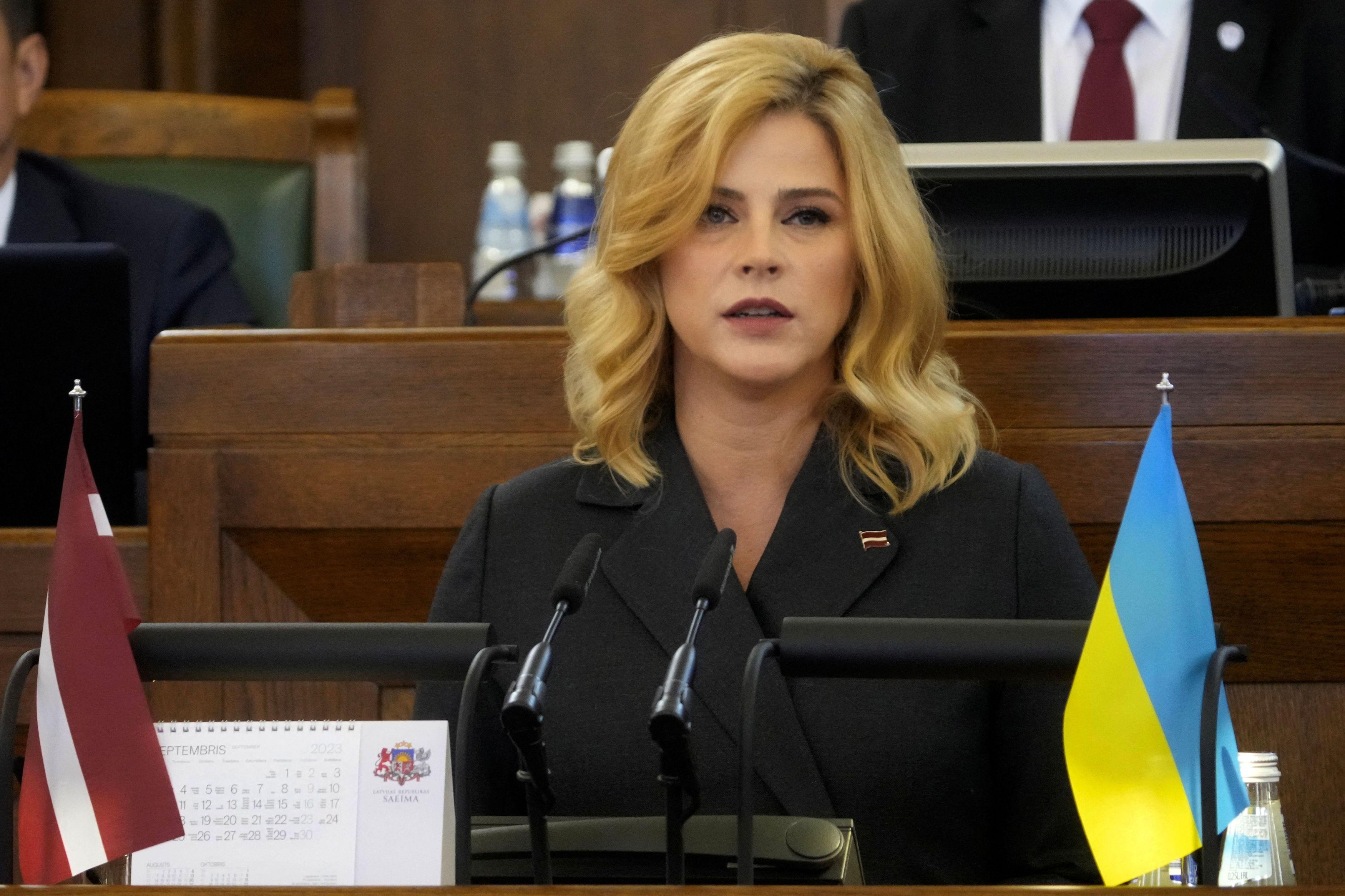 ｢ラトビア｣の女性首相（49歳）が美熟女だと話題に [597533159]