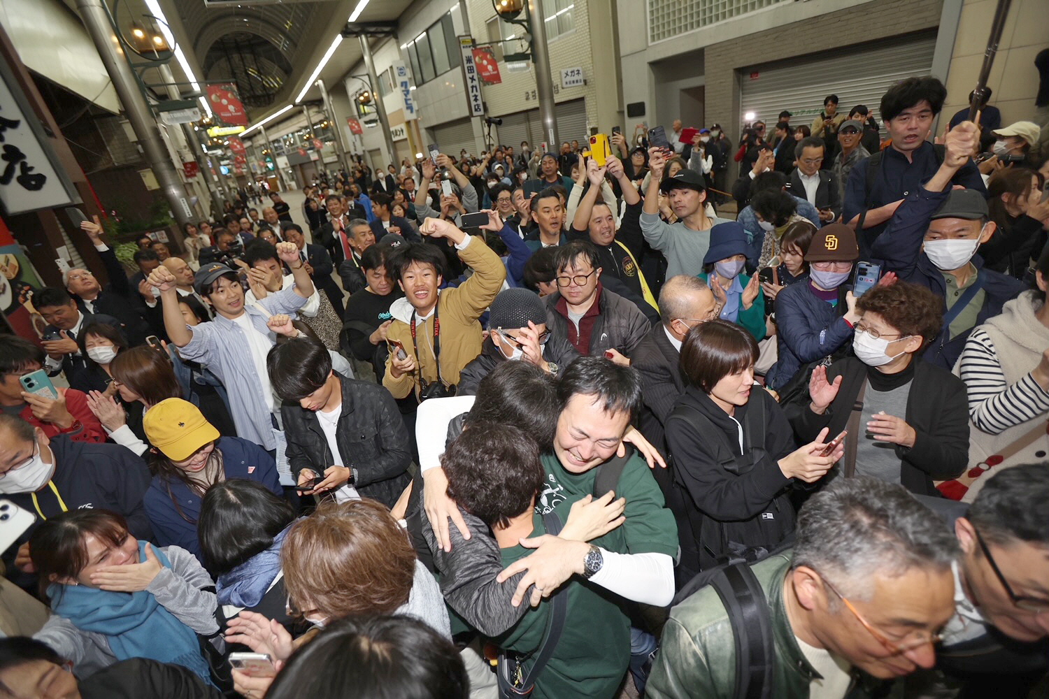 斎藤元彦さん当確の報に大喜びの支持者たち (5ch) : らぺわき ～ まとめ・5ch